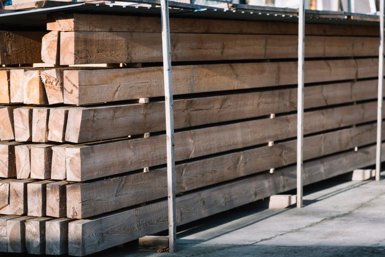 Calcul de solivage pour un plancher en bois : les étapes à suivre